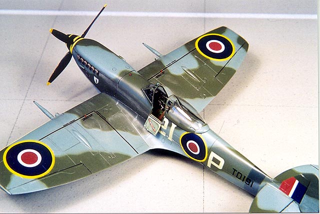 Supermarine Spitfire LF XVIe by Geoff McDonell (Hasegawa 1/72)